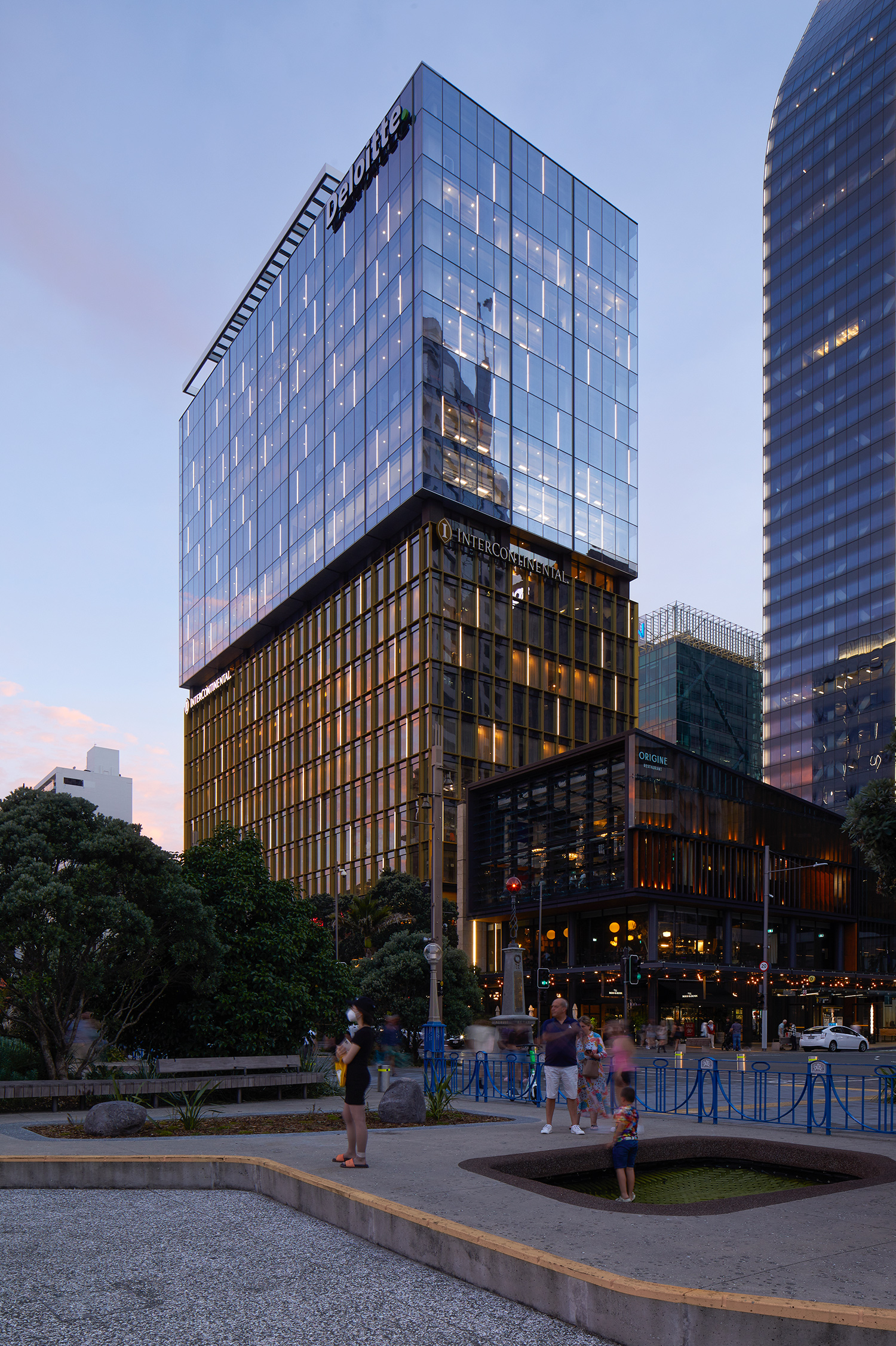 1 Queen Street | LT McGuinness